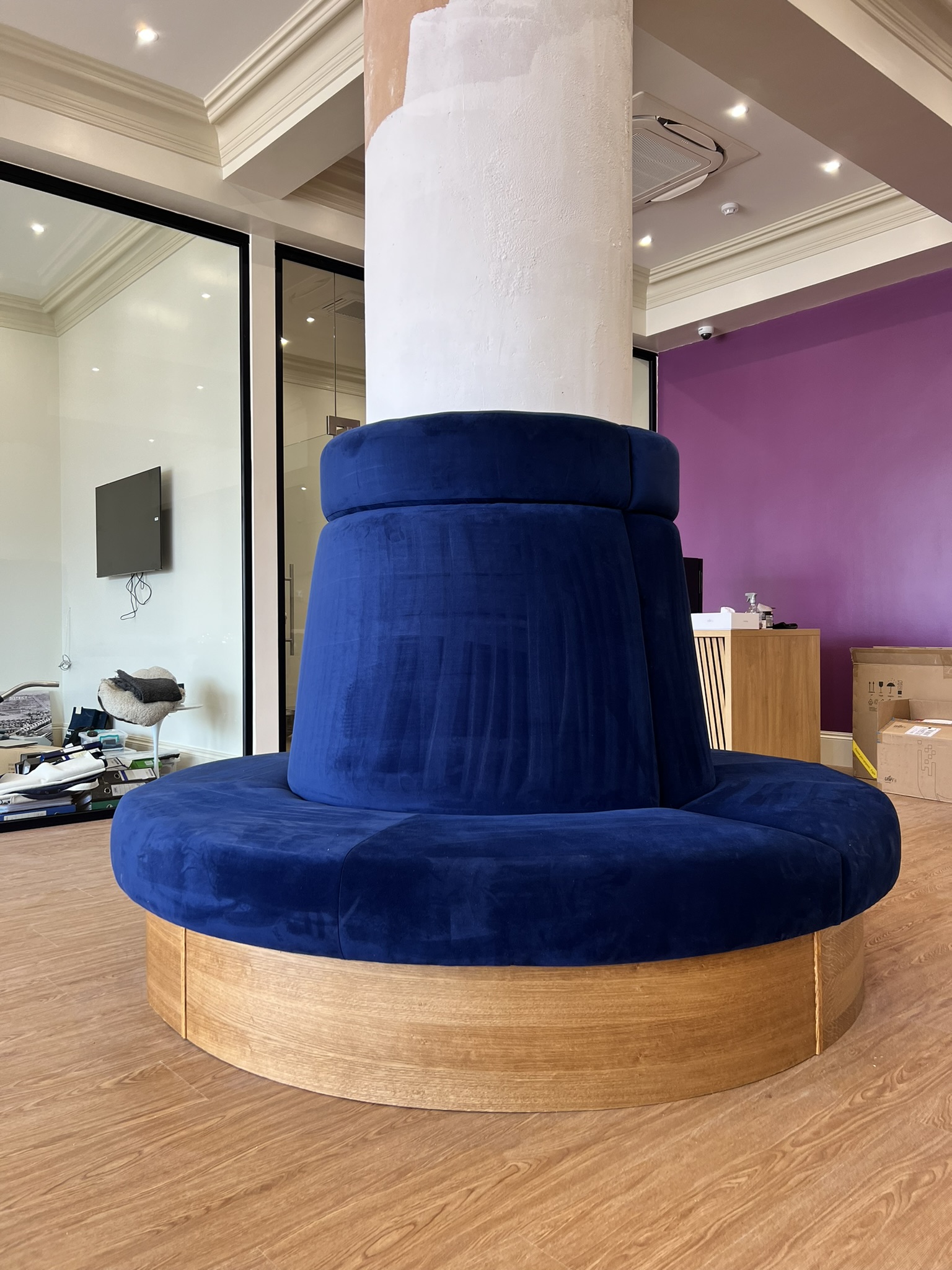 Polls Banquette – 360° Circular Pillar Seating by Innchair Solutions ...